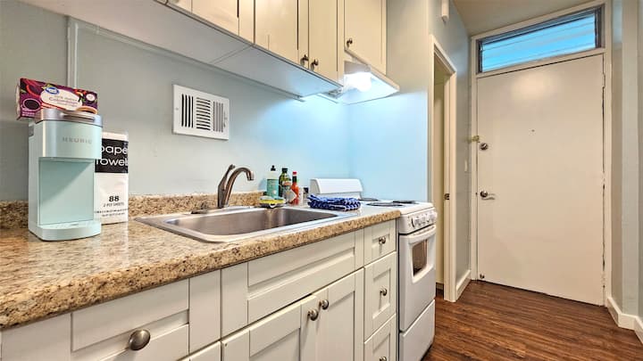 204 Surftide | Waikīkī Workation Long Term Escape - Honolulu, HI