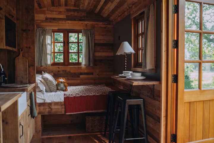 Luxury Countryside Hut - Chippenham