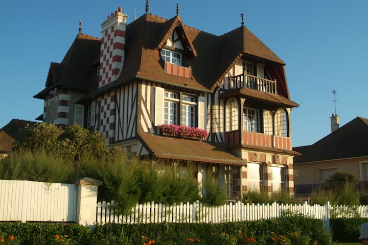 Villa Belle-rive Située En Bord De Plage Cabourg - Cabourg