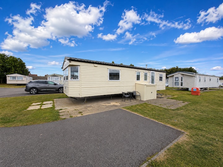 Caravan With At Withernsea, Yorkshire Ref 79011om - Withernsea