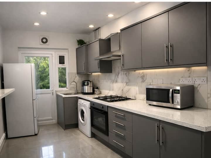 Spacious 5br Manchester House | Sleeps 10 - City - Manchester