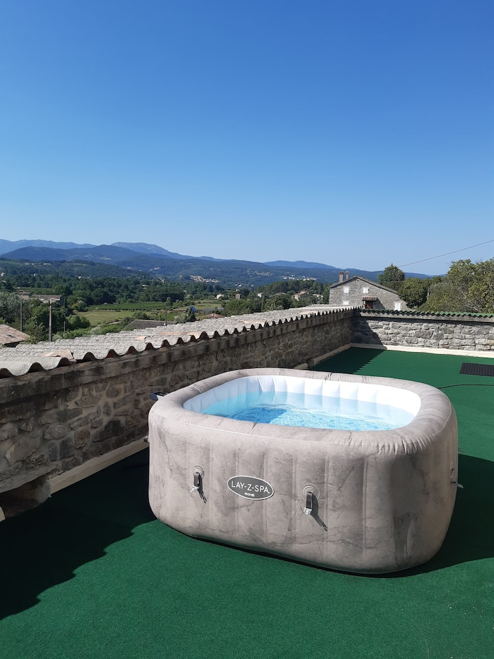 Appartement De 150m² Dans Splendide Mas En Pierres - Joyeuse