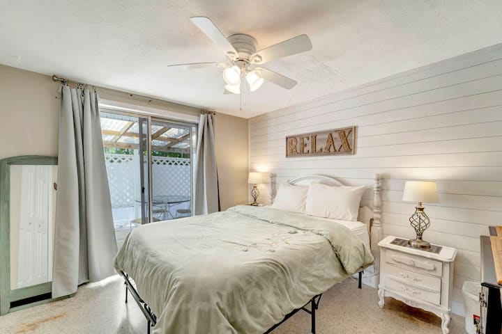 Suite With Gulf View, Grill, Patio, Central Ac - Holmes Beach, FL
