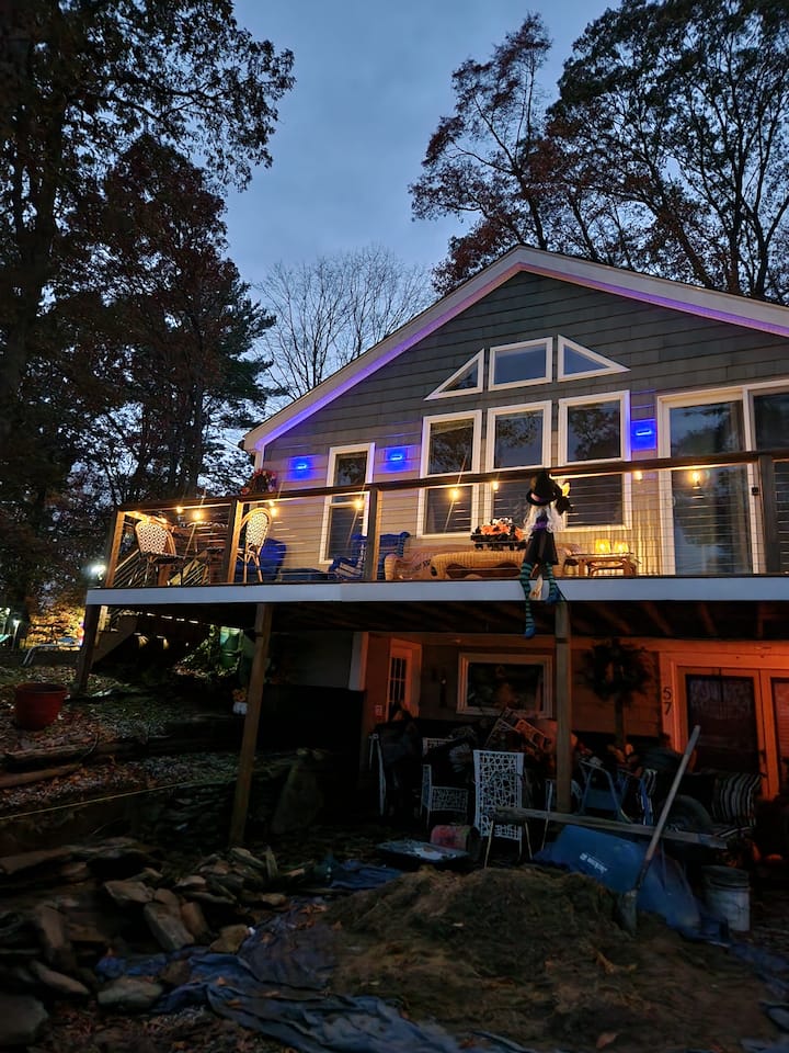 Romantic Lakehouse - Colchester, CT