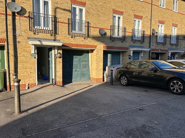 Romford Contractor / Family House - Brentwood