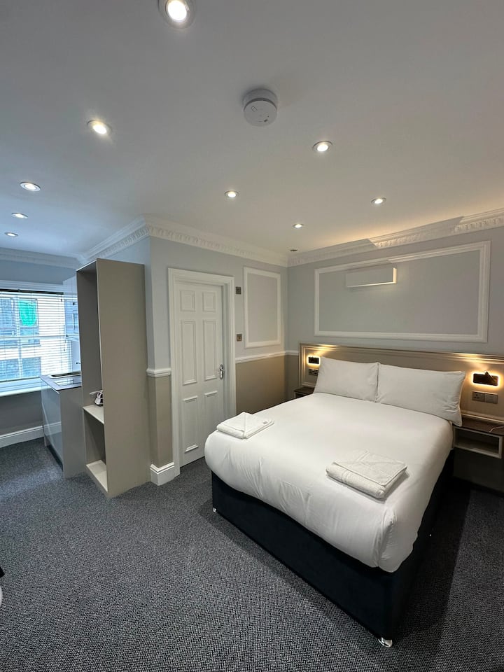 Elegant Cosy Double Studio - London