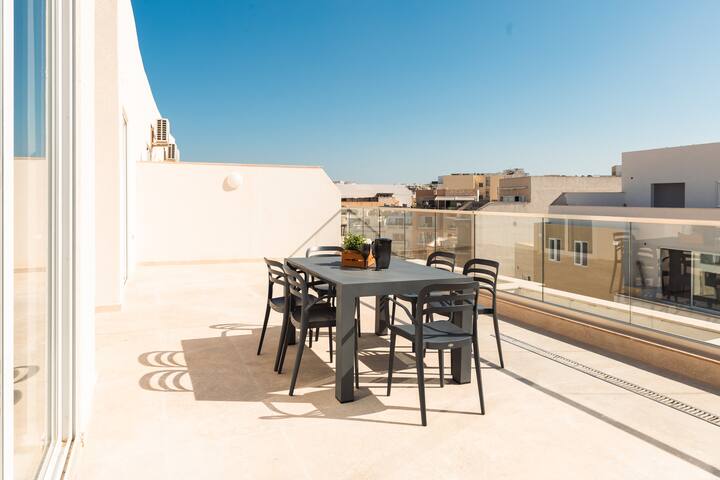 Cayden Penthouse Suite | 5 Minutes To St Julian's - Malta