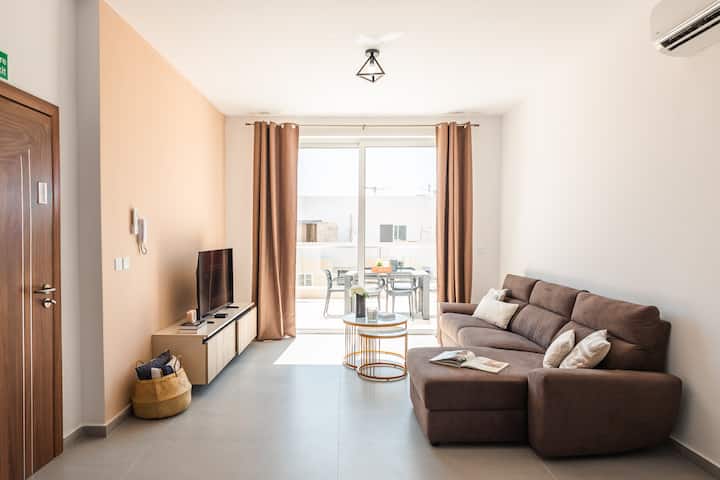 Cayden Penthouse Suite | 5 Minutes To St Julian's - Malta