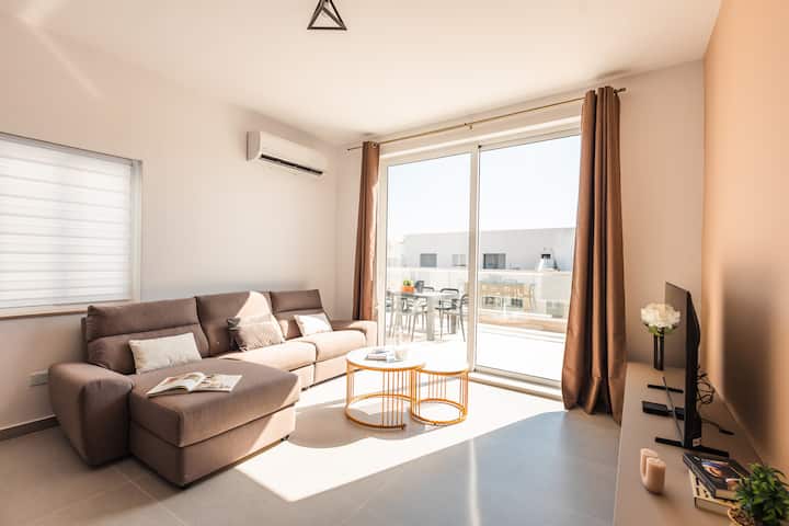 Cayden Penthouse Suite | 5 Minutes To St Julian's - Malta
