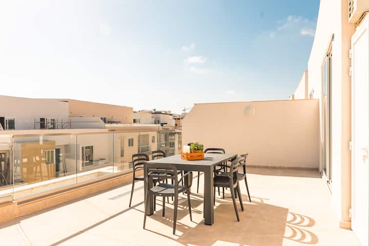 Cayden Penthouse Suite | 5 Minutes To St Julian's - Malta