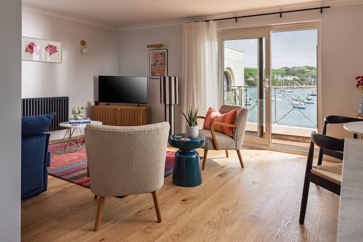 Luxury Apartment With Sea Views And Parking - St Mawes