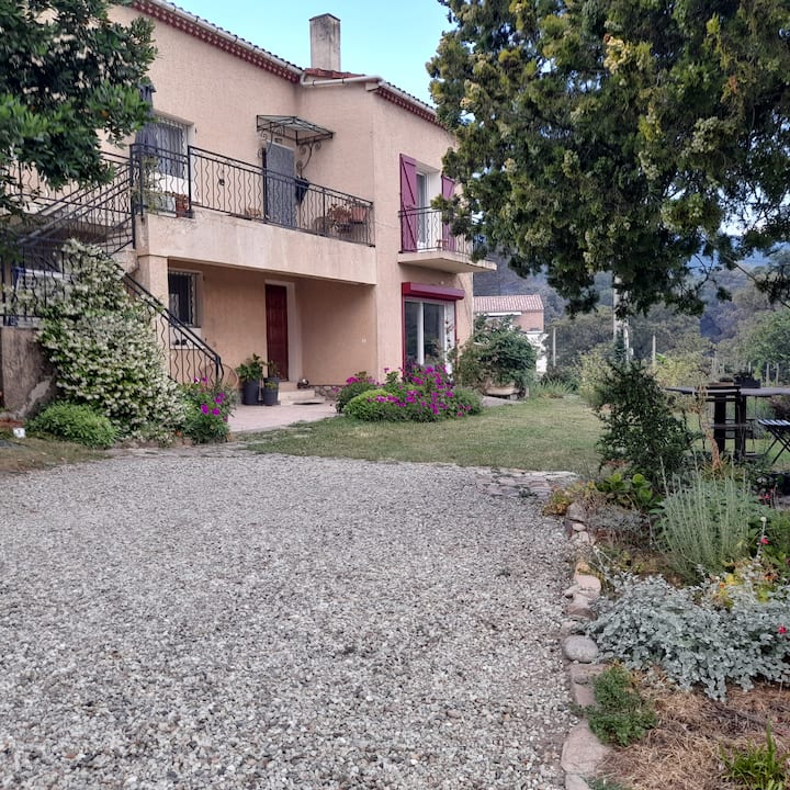 Rez-de-villa Avec Jardin Détente - Ghisonaccia