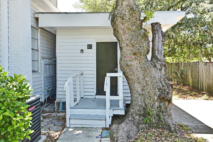 Efficiency Apt Near Downtown & Bike Trail, Apt #6 - Winter Garden, FL