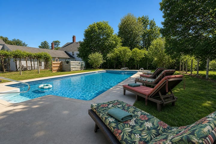 Farmhouse, Sleep 16+, Outdoor Pool - Dover, NH