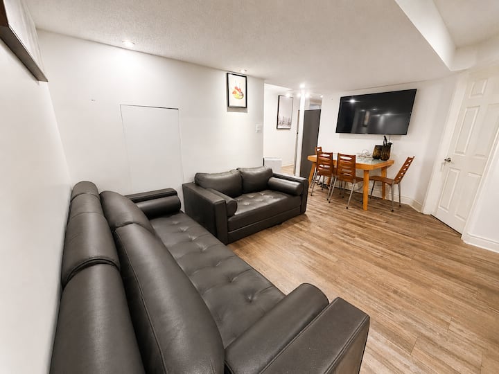 Pad In Heart Of Richmond Hill - Richmond Hill