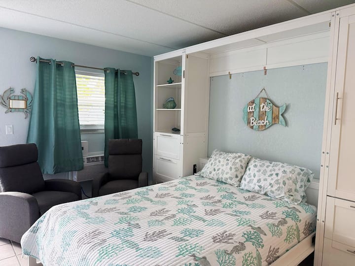 Venice Villas Studio Ground Poolside Retreat - Venice, FL