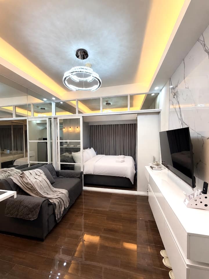 (New) The Monochrome Suite Makati | Pool + Balcony - Manila