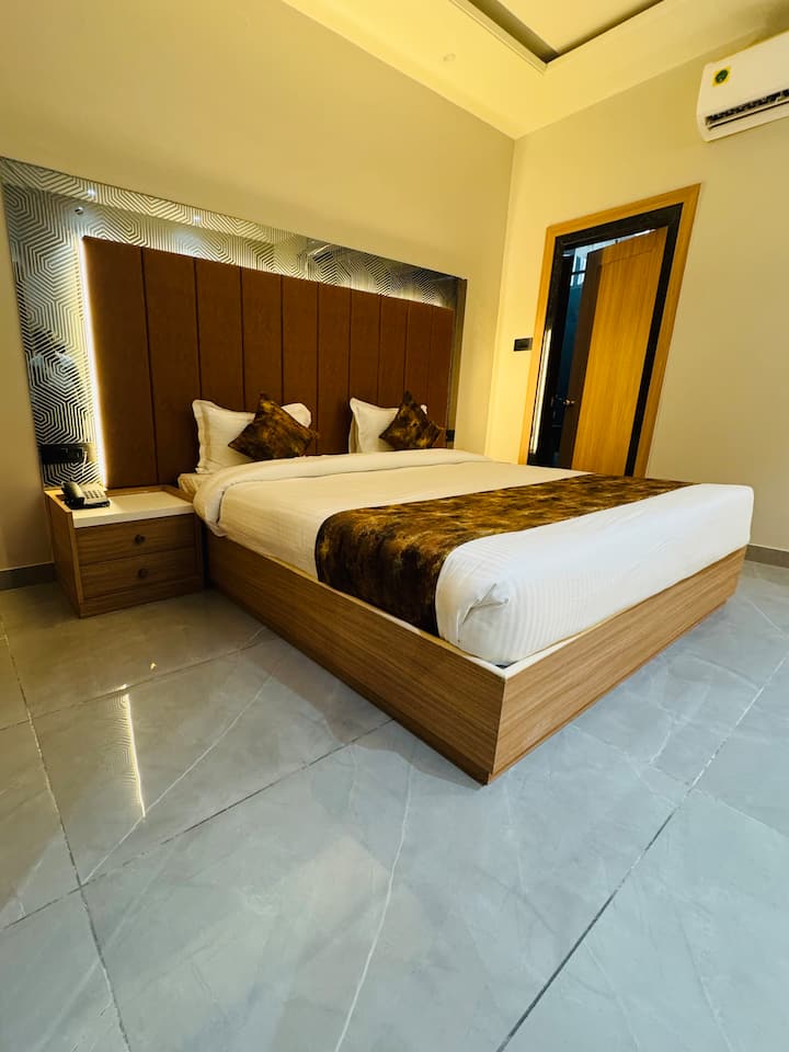 1 Jr Suite Room - Mughalsarai