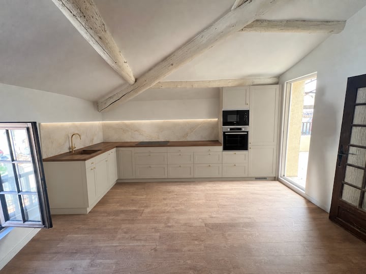 Maison De Village Rénovée (Photos à Venir) - Éguilles