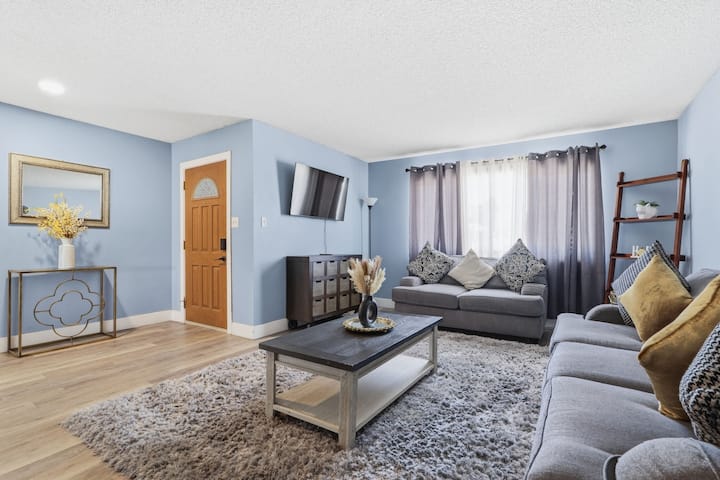 Spacious 4br Vegas Home With Heated Pool & Jacuzzi - Las Vegas
