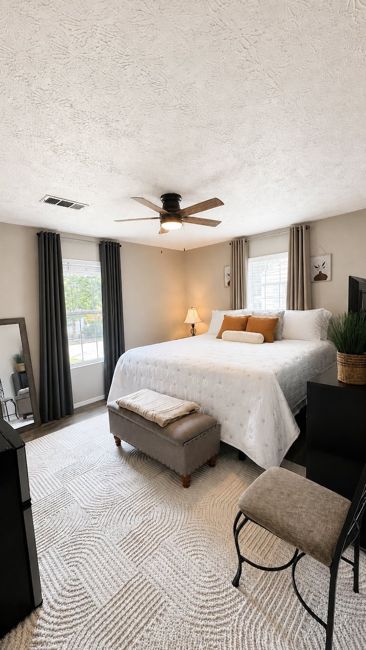 3br/2b Cozy Atl Stay~king+queen Beds, Sunroom Nook - Atlanta, GA