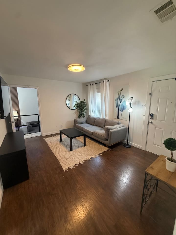 Urban Haven Dallas | Cozy Downtown Retreat - Dallas, TX