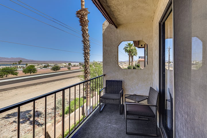 Poolside Fun, Lake Havasu Views! Desert Getaway - Lake Havasu City, AZ
