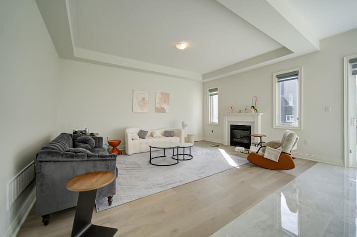 Richmond Hill House W/ Fireplace & Yard - Markham