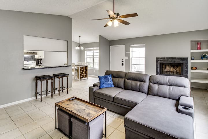 Explore Corpus Christi! Home W/ Patio Near Gardens - Corpus Christi, TX