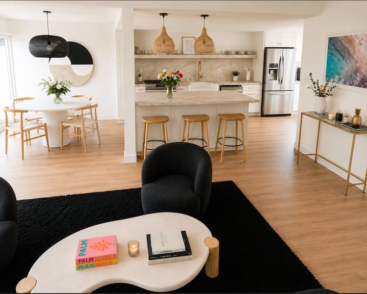 Stylish Newport Beach Retreat Walk To Beach & Lido - Newport Beach, CA