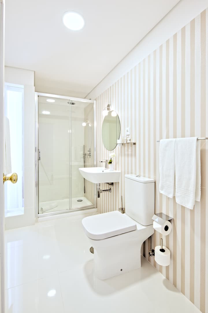 Heritage Deluxe Room - Rex Hotel - Parking € - Porto, Portugal