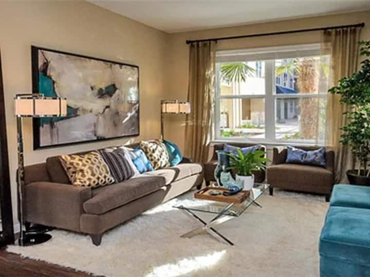 Stylish 2br Plaza Retreat With Pool - Belmont, CA