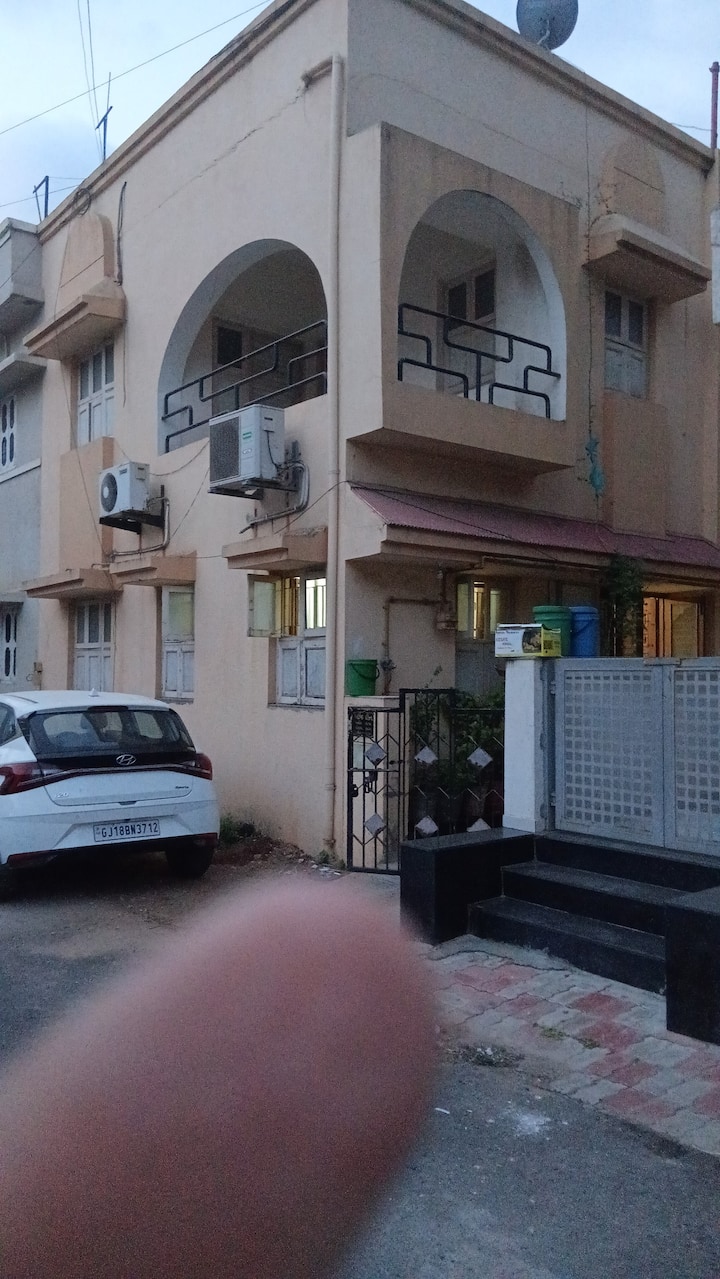 First Floor 1 Ac Room And 2 Non-ac Rooms - Gandhinagar