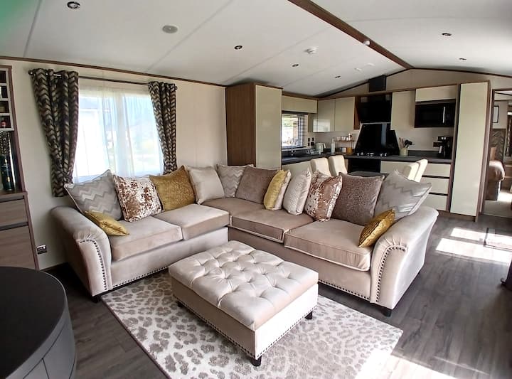 Luxury Mini Lodge - Adults Only - 2 Ensuites - Skegness