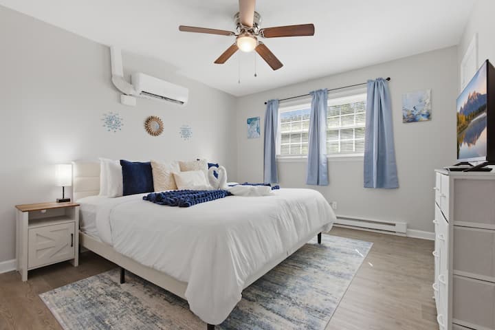 Charming Charlotte Retreat | Near Uptown & Clt - Charlotte, NC