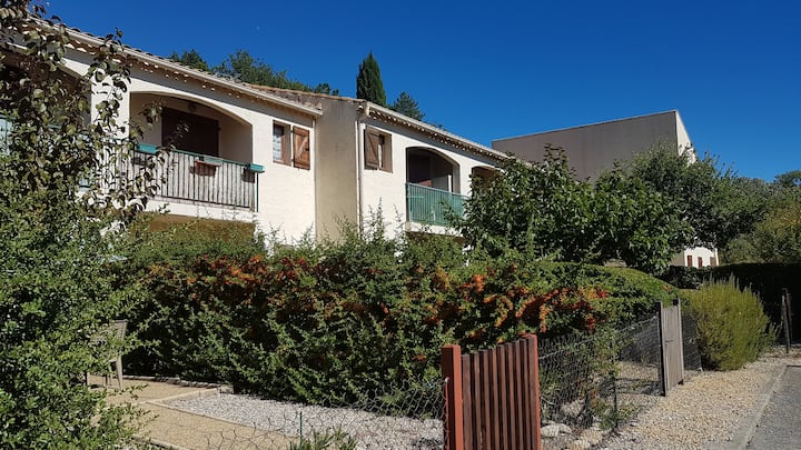 Grand Studio Dans Copropriété Calme. - Gréoux-les-Bains