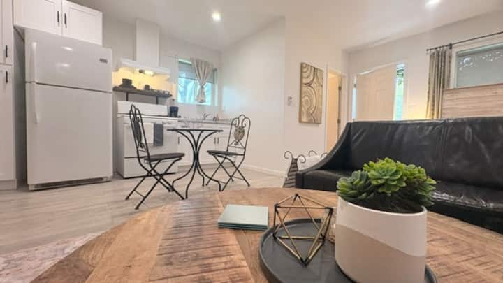 Cozy Designer Studio - La Verne, CA