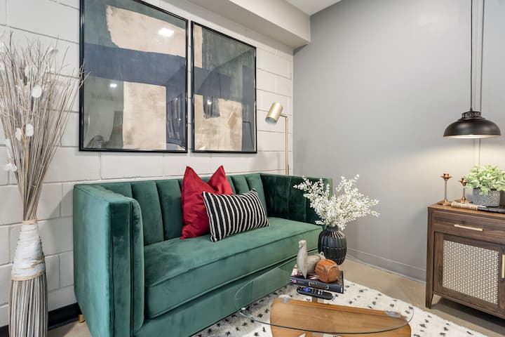 The Velvet Loft | Luxury Stay Downtown Birmingham - Birmingham, AL
