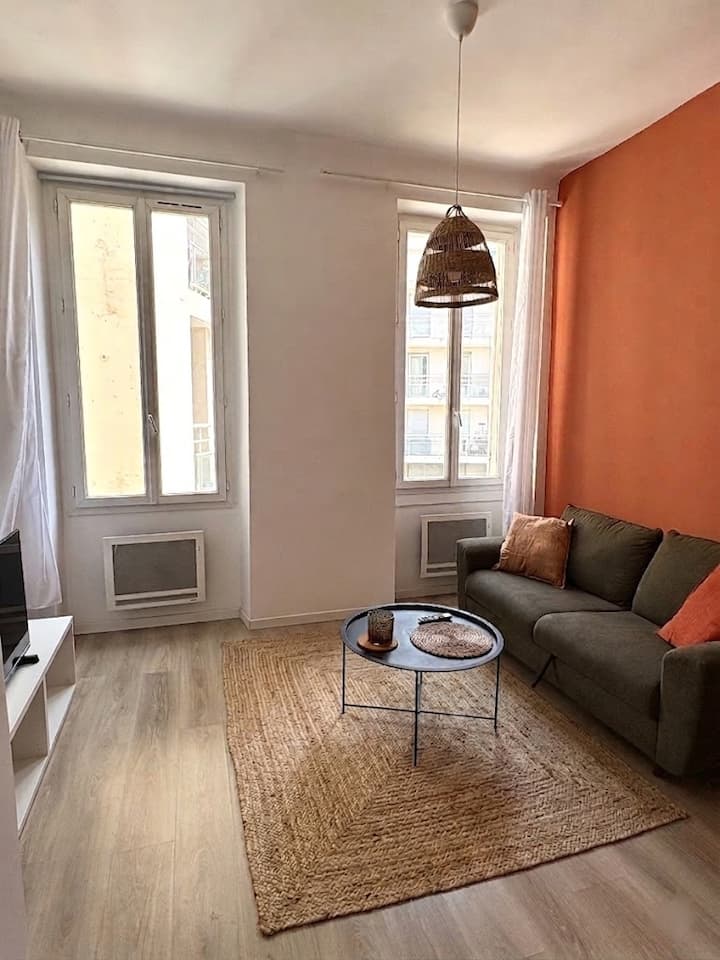 Charmant T2 En Plein Cœur Du Vieux-port - Marseille