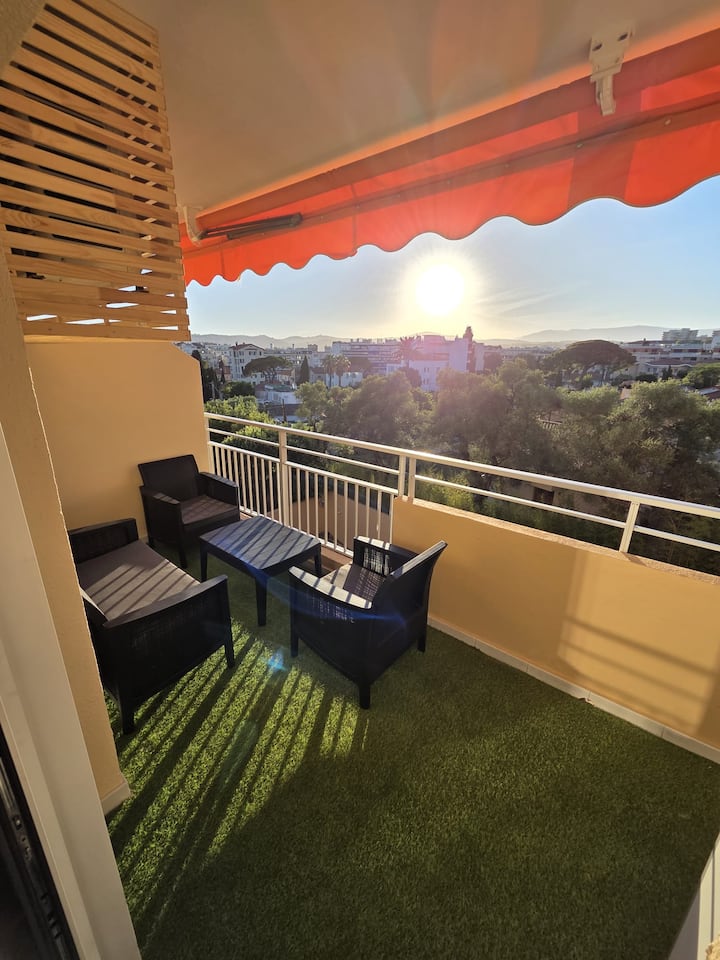 Suite Indépendante Rénovée Avec Terrasse Au Calme - Juan-les-Pins