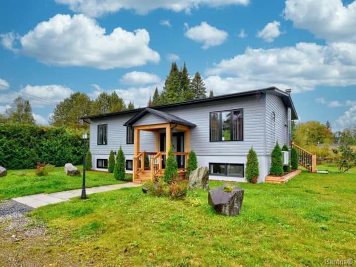 Chalet Quatre Saisons Avec Lacs Et Montagnes - Saint-Donat