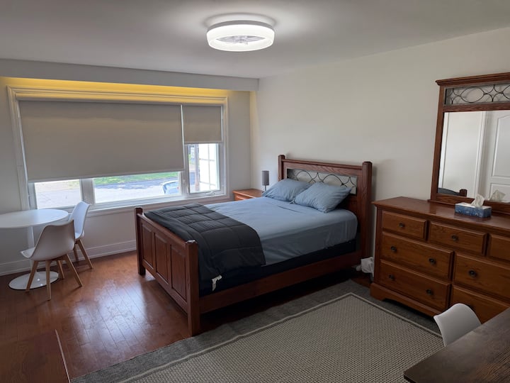Three Bedroom & Two Bath In Home, Toronto, Canada - Toronto, ON