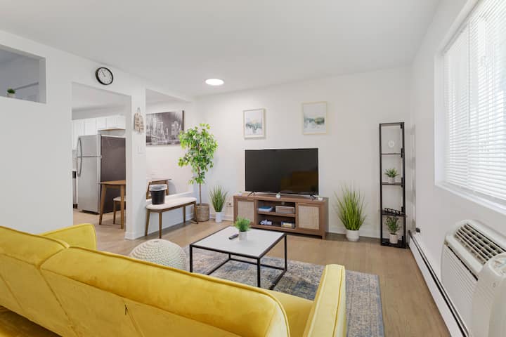 Stylish 1br/1ba Near Lake In Rogers Park - Evanston, IL