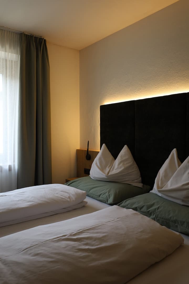 Alpines Dreibettzimmer · Gasthof Sterzingerhof - Racines