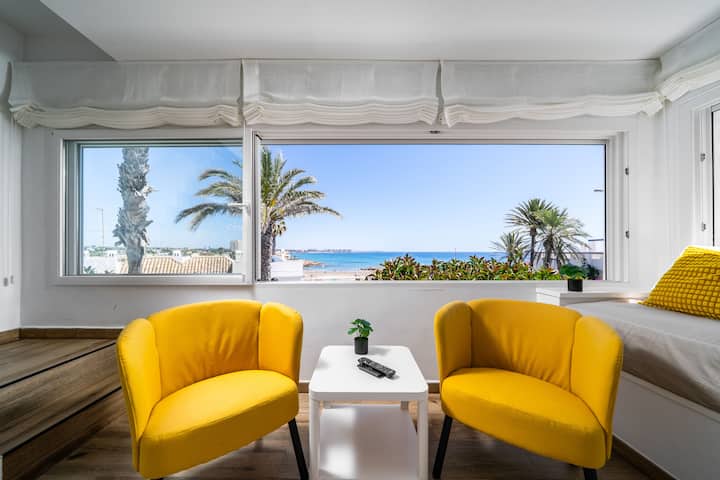 Beachside Retreat W/ Rooftop Solarium - Playa Flamenca