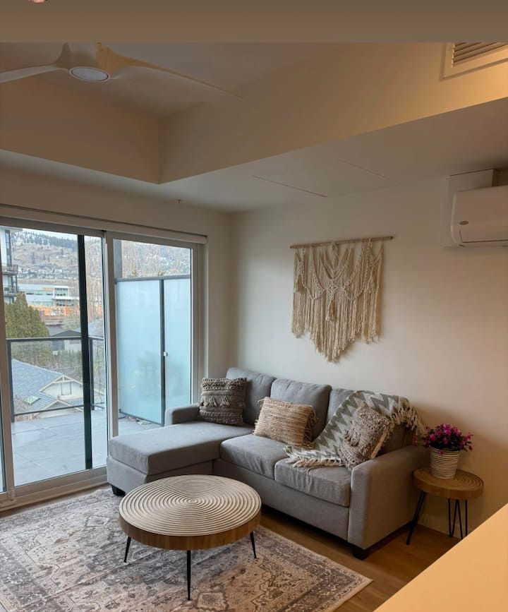 Stylish 2br Condo | South Kelowna, Pool & Balcony - Kelowna