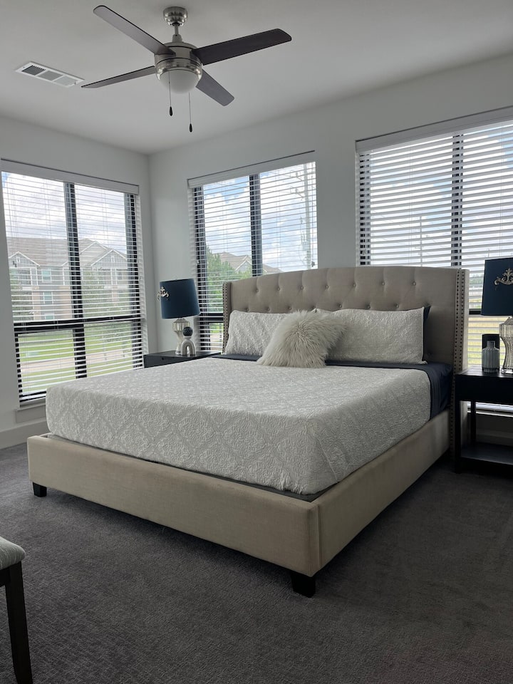The Suites Iii - Your Summer Retreat - Katy, TX