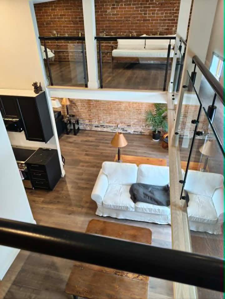 Luxury Industrial/brick Loft In Downtown Almonte - Carleton Place