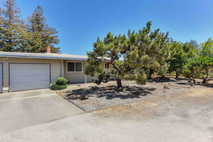 Peaceful Antique Hideaway - Granite Bay, CA
