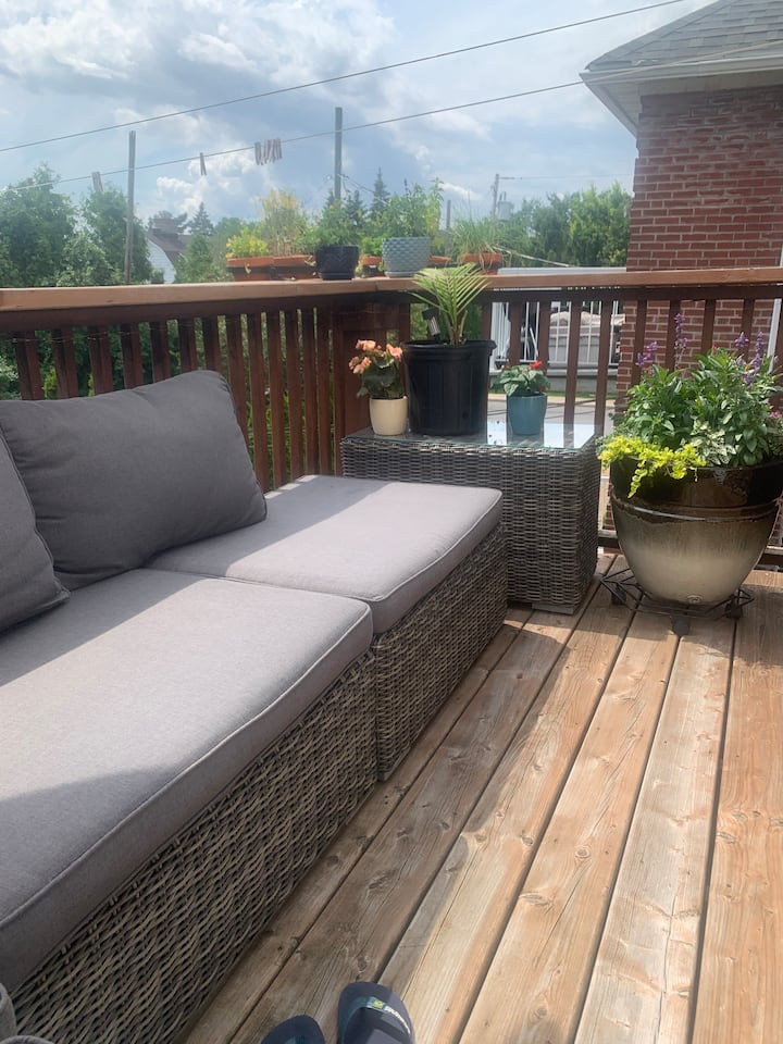 Charming Upper Duplex With Backyard - 